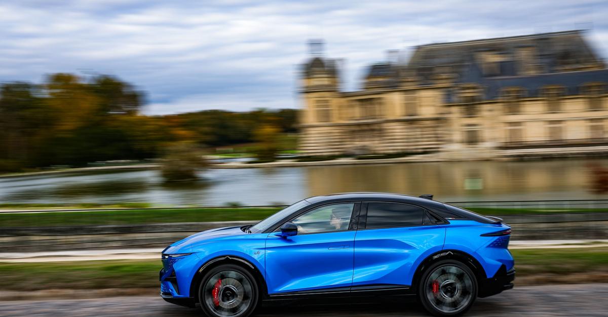 A390: Alpine bringt sportlichen Elektro-SUV mit drei Motoren